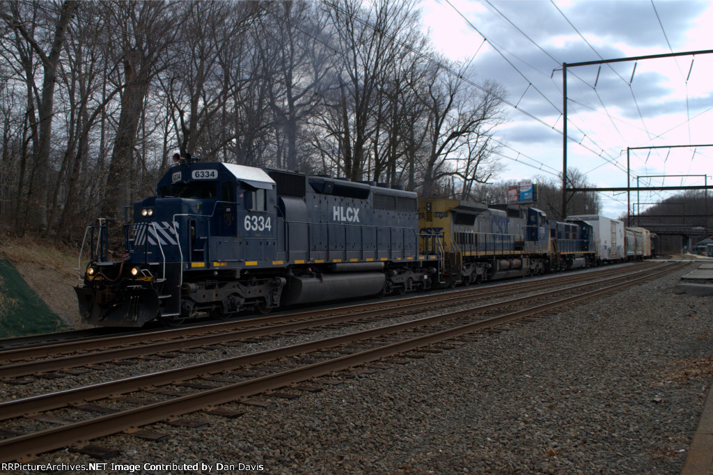 HLCX SD40-2 6334 leads Q418-08